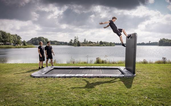 BERG SPORTS Ultim Pro Bouncer FlatGround 500 + AeroWall | BERG